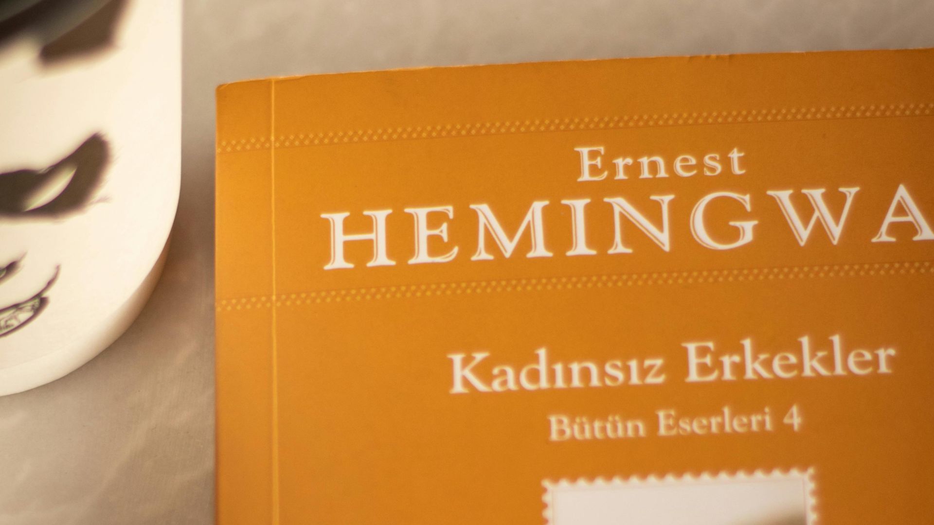10 reasons people hate Ernest Hemingway & 10 reasons they love him
