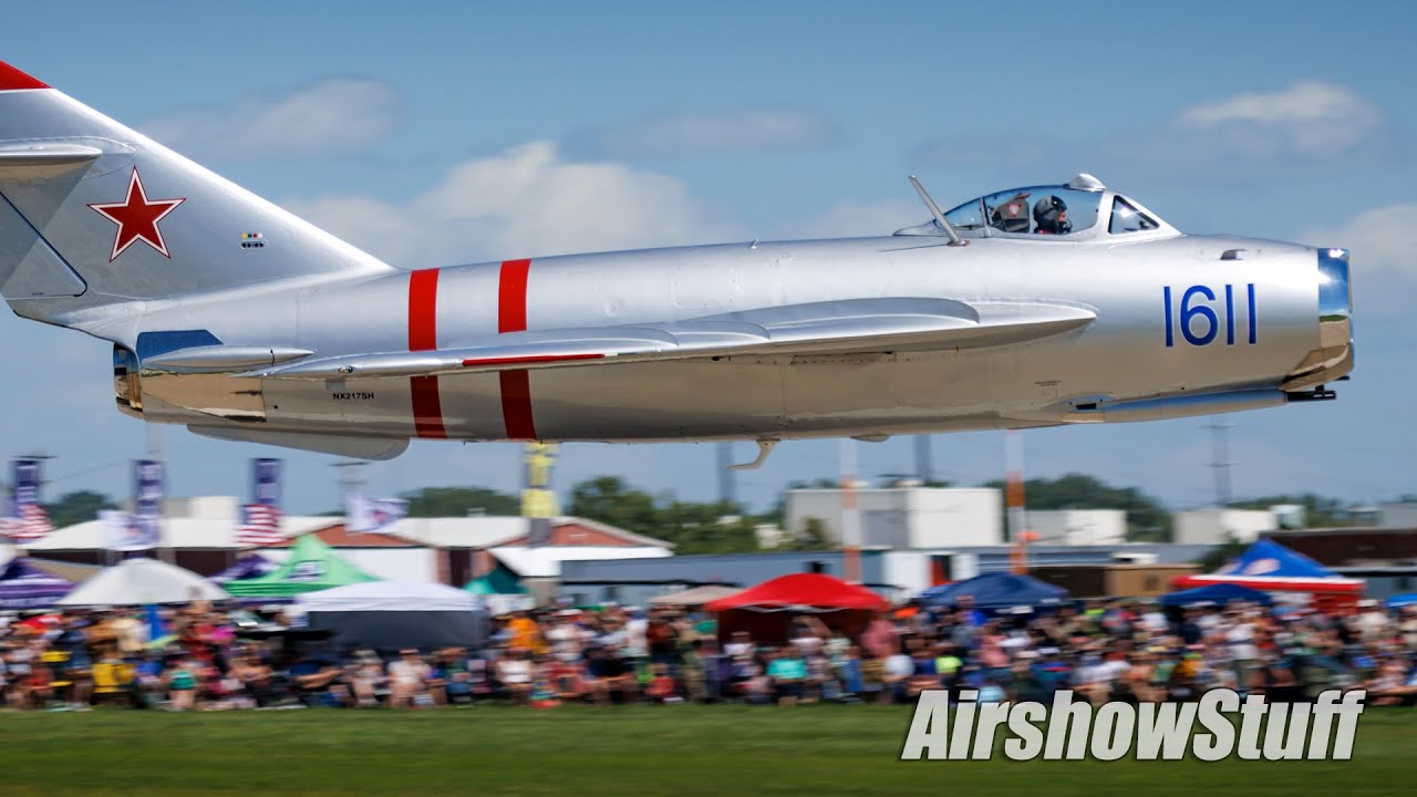 Watch the crowd react as this jet "explodes" overhead