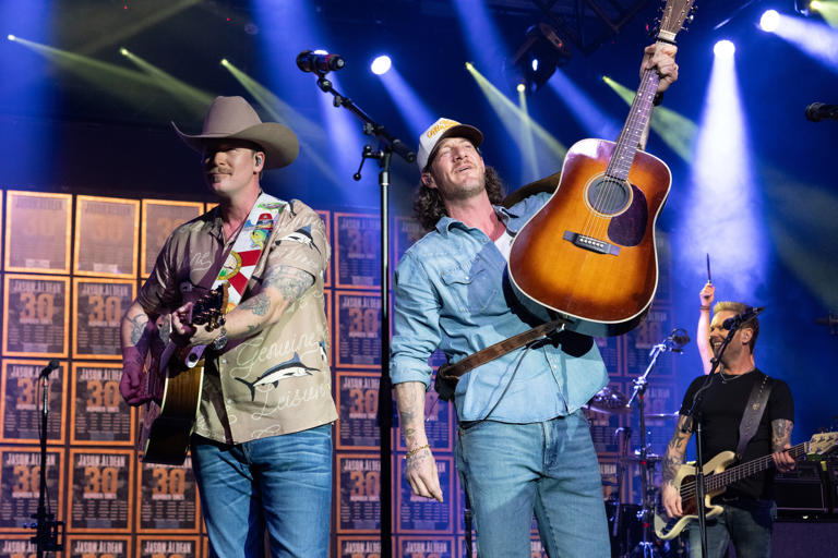 Florida Georgia Line reunites onstage for first time in 4 years after split