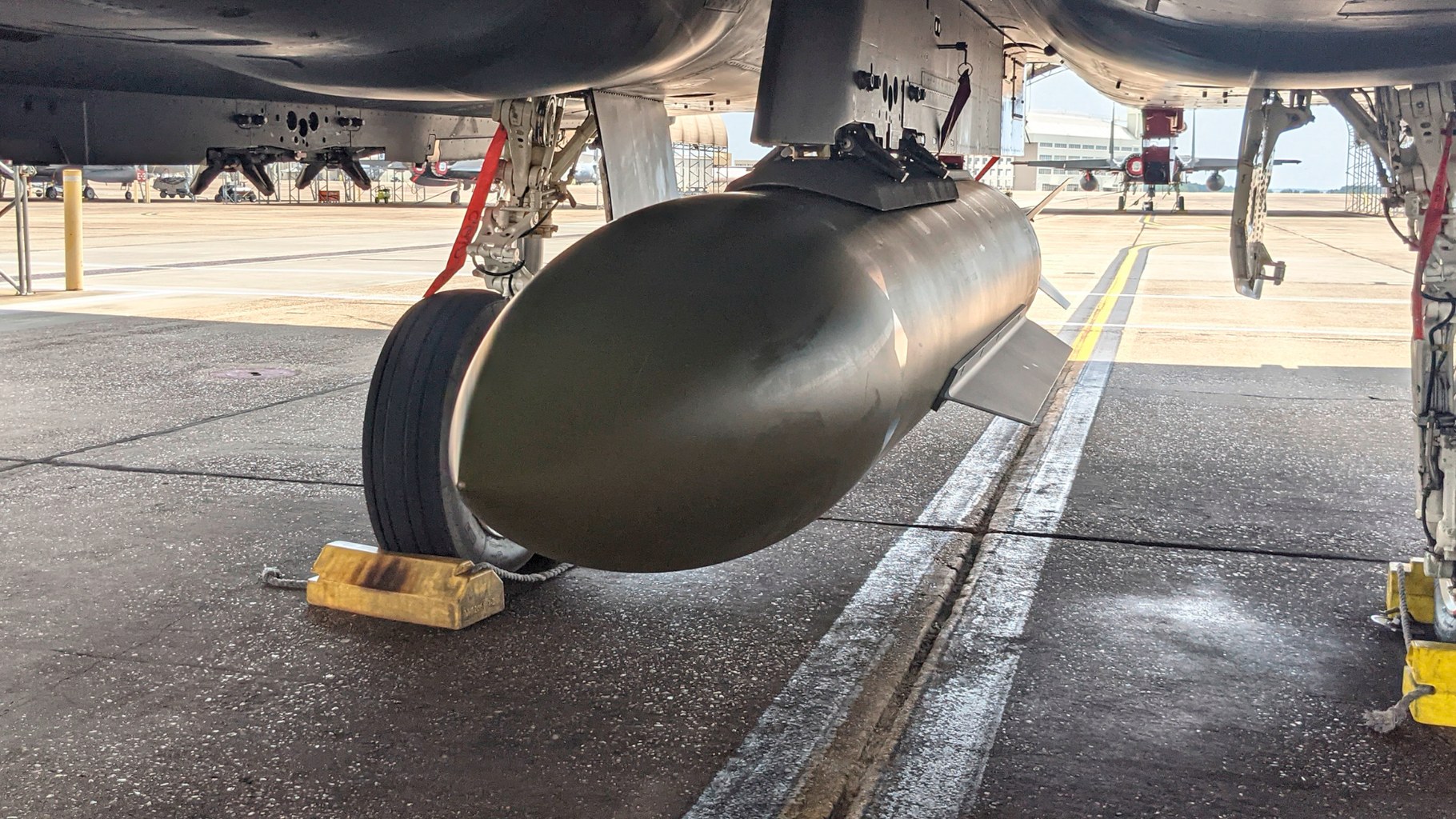 Amerykanie użyli potężnych bomb. Na Iran spuszczono GBU-72