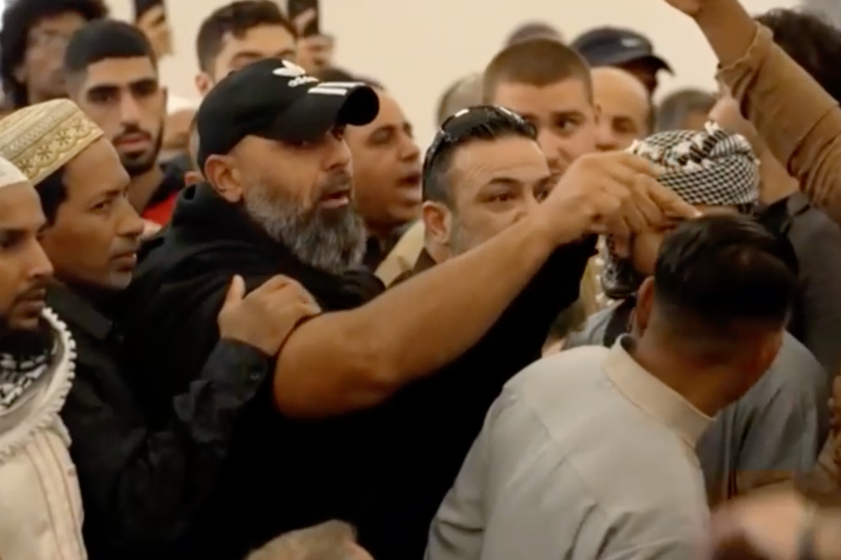 Australia’s PM called a 'putrid dog' and chased out of mosque