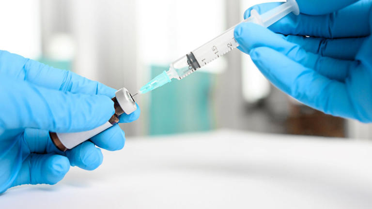 Εμβόλια ενηλίκων: Γιατί η προστασία δεν σταματά στην παιδική ηλικία