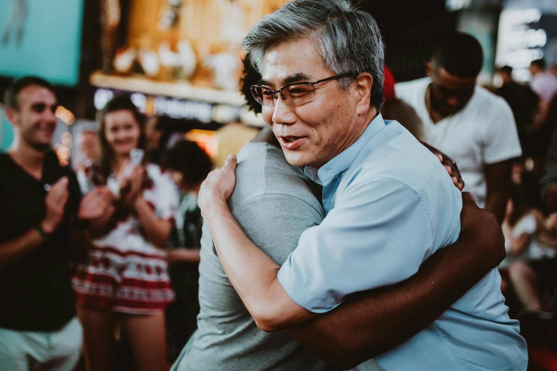 Length of the perfect hug according to science