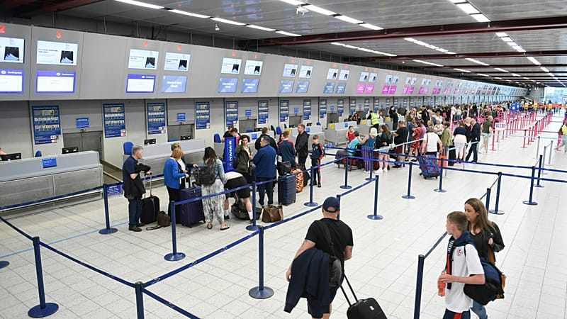 Travelling to Spain for Easter? Flight disruption as airport staff call ...
