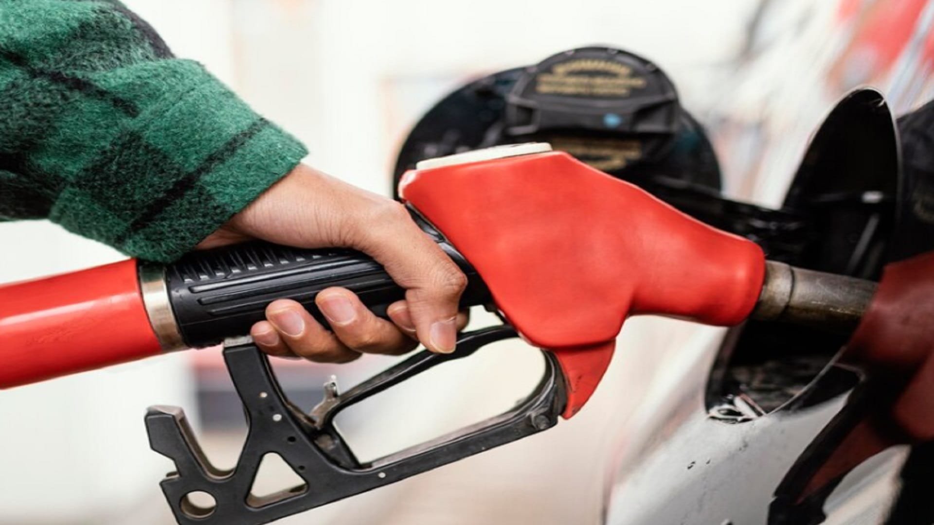 No plan yet to raise petrol, diesel prices: Oil Min