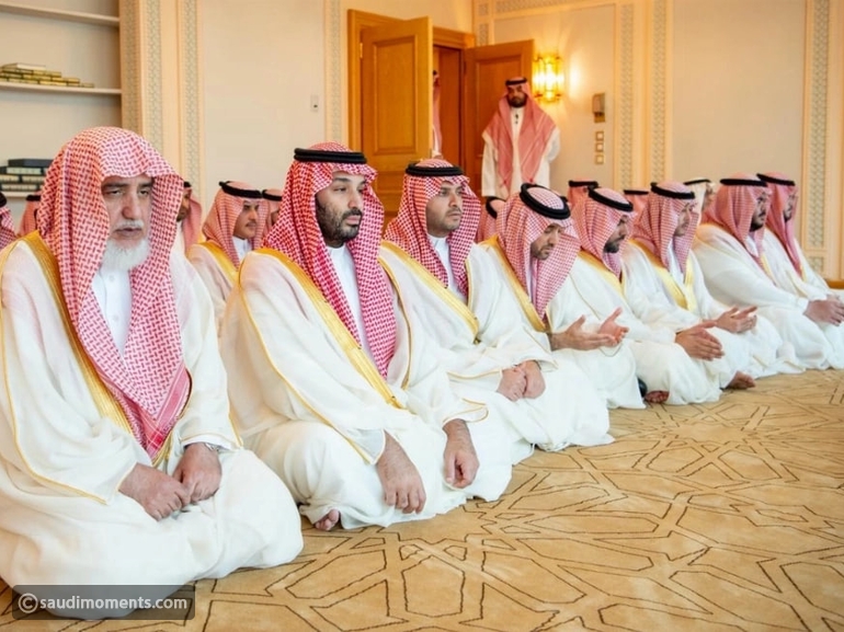 Crown Prince Mohammed bin Salman leads Eid al-Fitr prayer at Grand ...