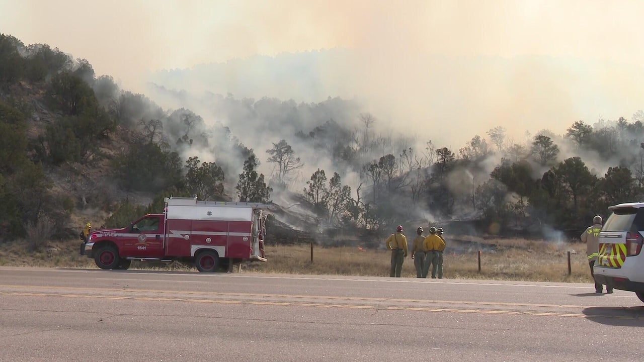 Large wildfire burning south of Colorado Springs
