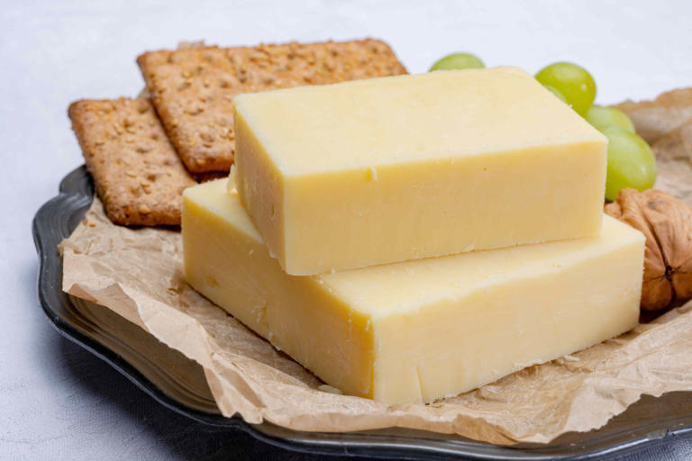 We asked 4 chefs to name the best cheddar cheese—they all picked the ...