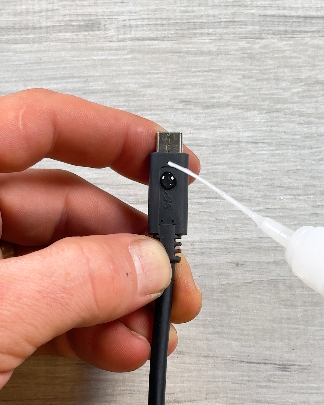 DIY trick to safeguard your mobile charger📲