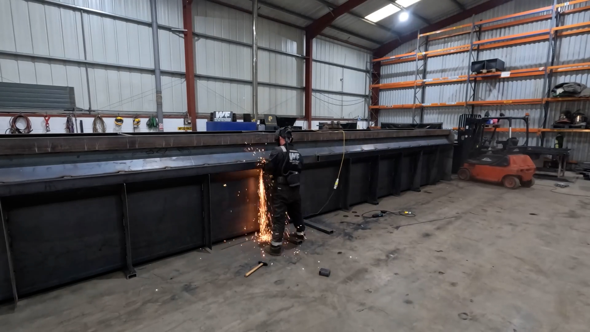 Grinding weld seams on massive steel structure