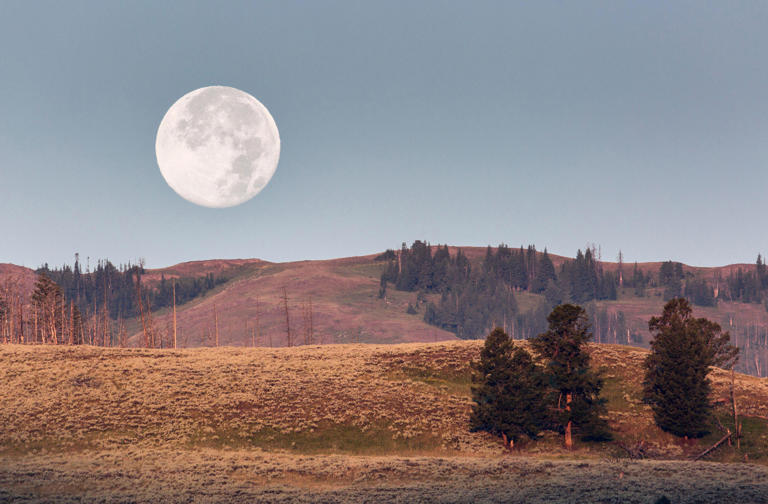 How many more supermoons are there in 2026? And how to see them