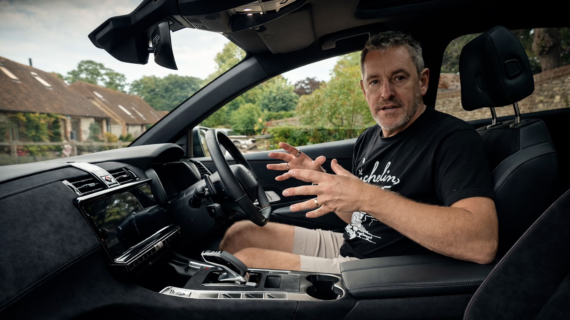 Exploring the interior of the new DS 7