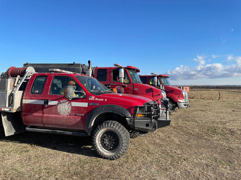 Riley Co. crews deploy to fight southwest Kansas wildfires
