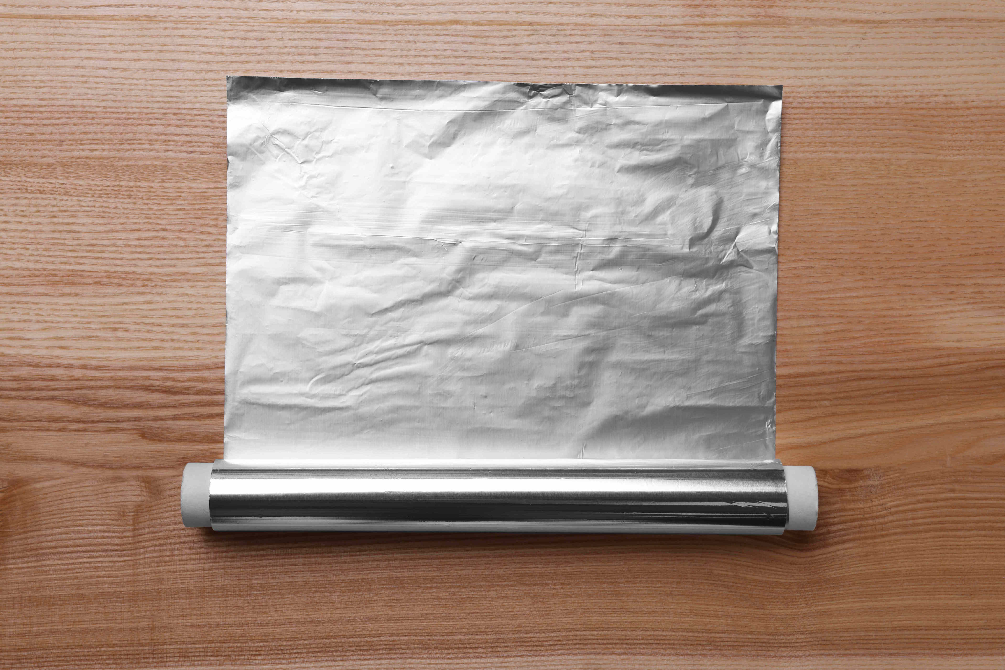 Should the shiny side of aluminum foil face up or down? The answer is ...