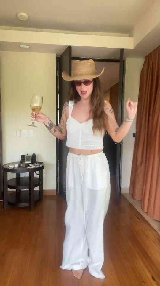 Vacation outfit ideas: effortless OOTD style inspiration
