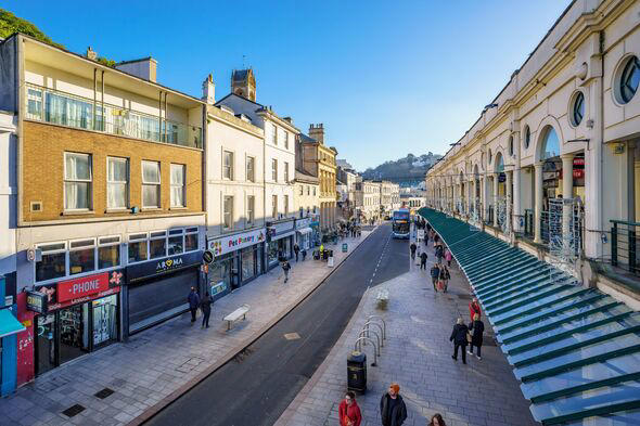 Sad shoppers say it's 'end of an era' as beloved high street giant hits ...