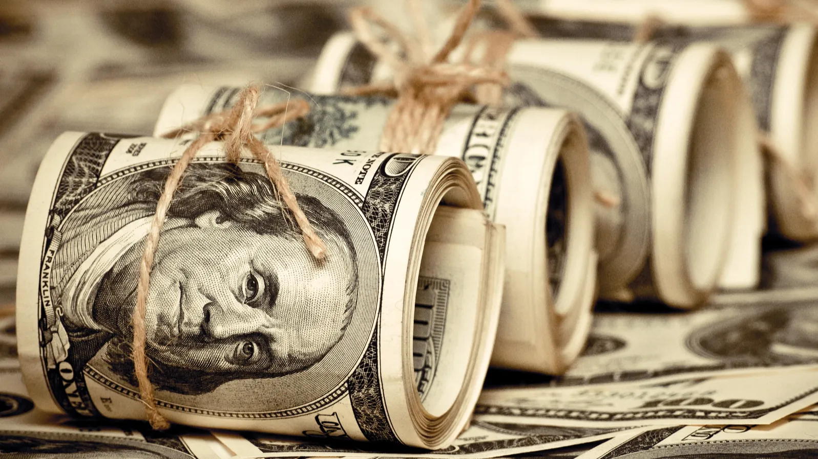 US dollar gains as inflation data strengthens before key Fed decision