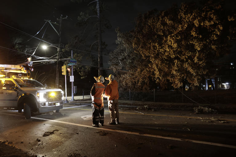 These Peco employees do dangerous work at all hours. Their union is ...