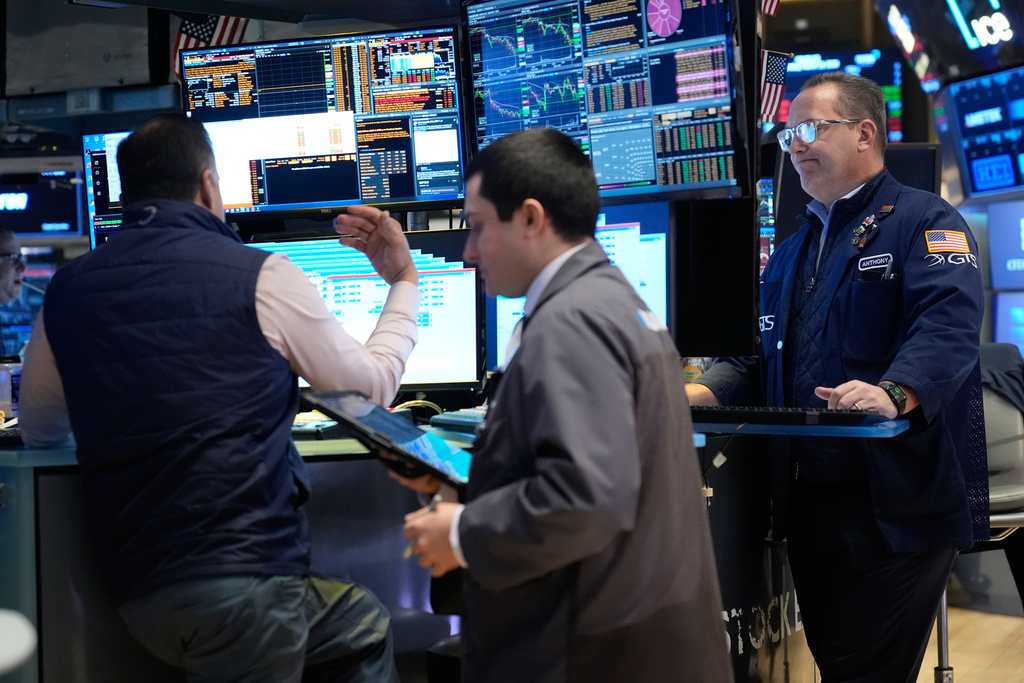 US stocks fall as hopes wither for a cut to interest rates by the ...