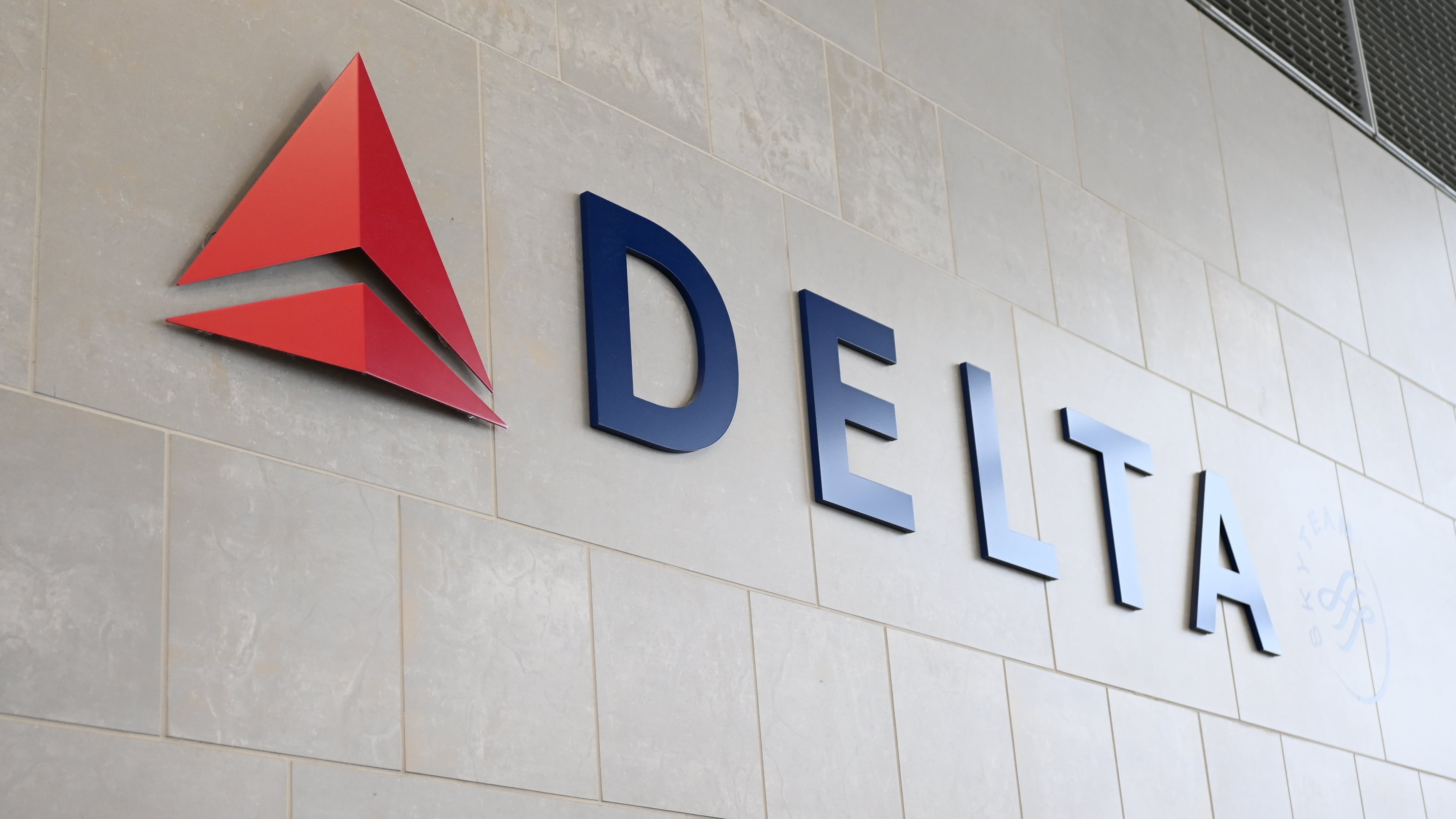 Several people were hurt on flight during severe turbulence