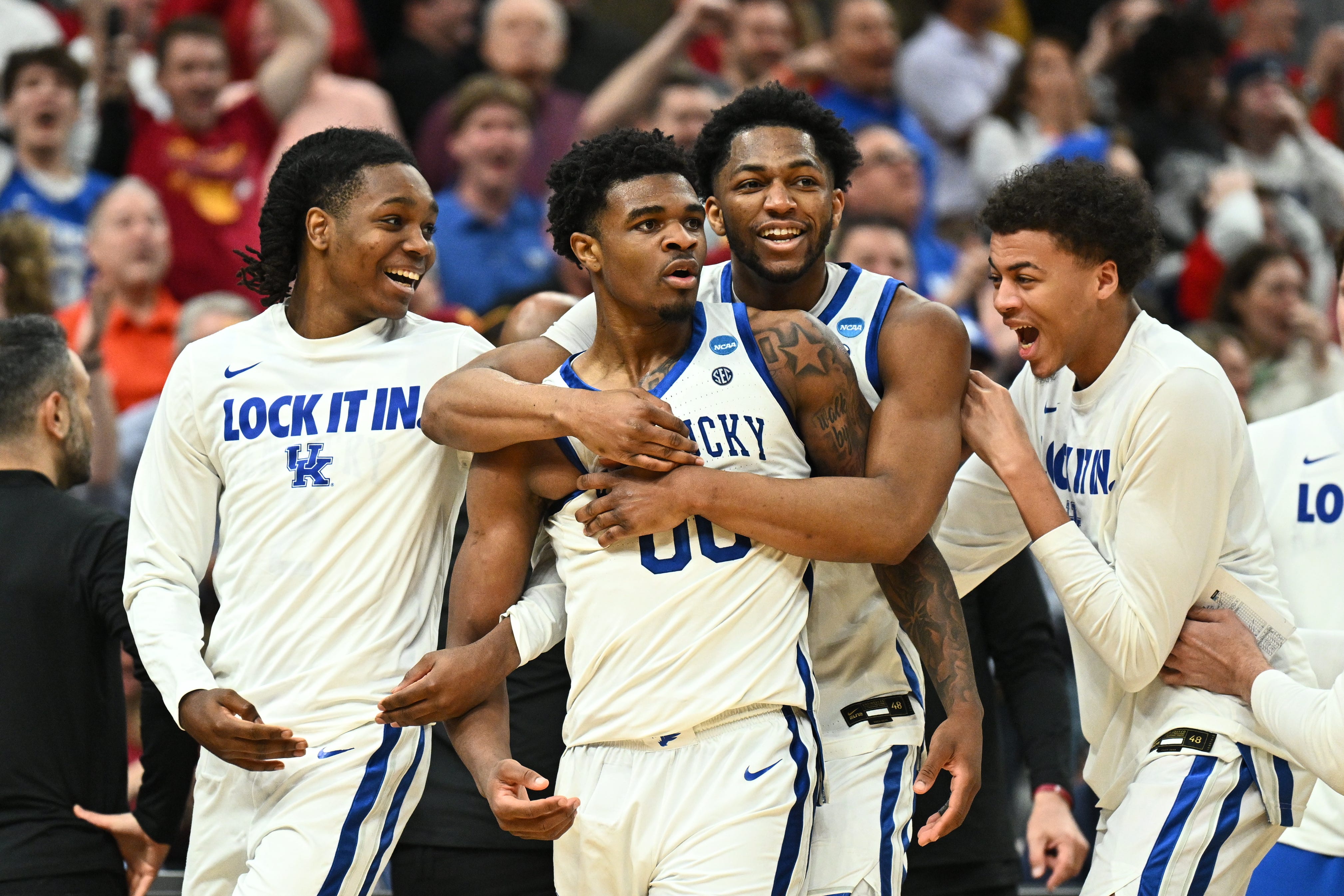 Kentucky avoids March Madness heartbreak with Round 1 buzzer-beater