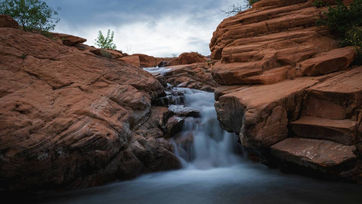 Rare Western Waterfall Has Only Appeared 4 Times in 15 Years and It’s ...