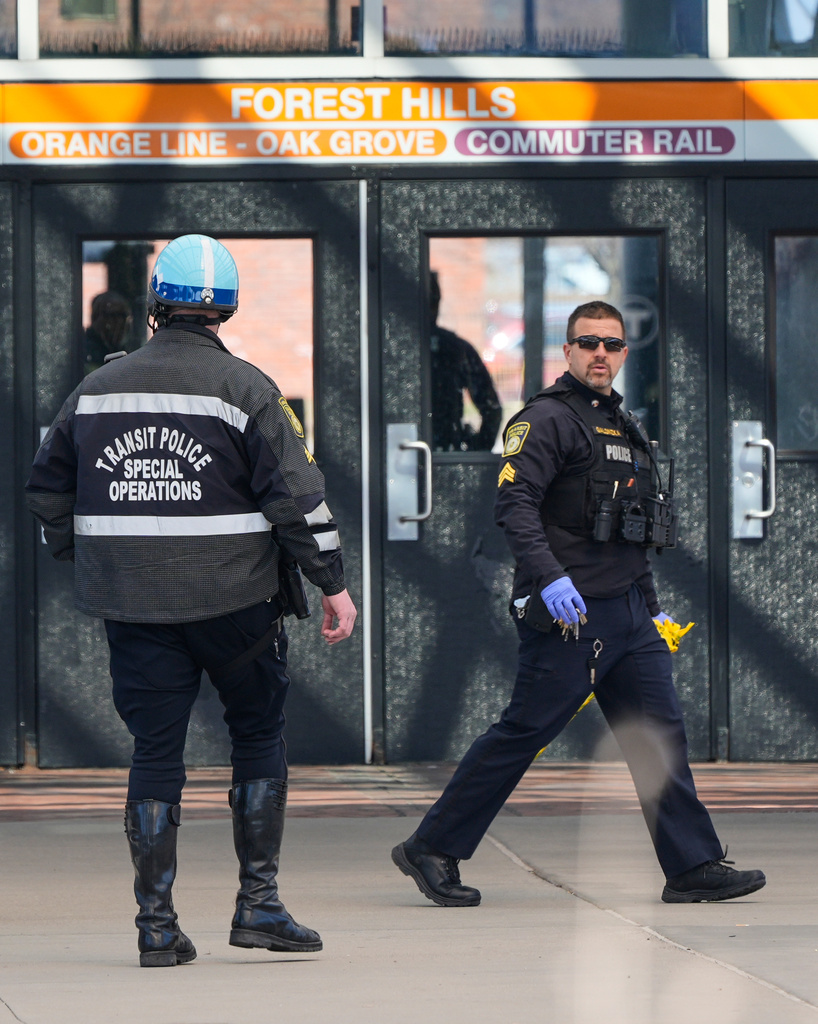 Boston transit police say man threatened to stab bus driver before ...