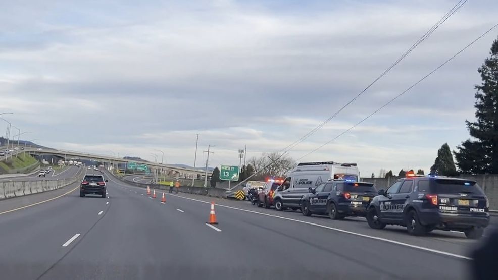 One dead in crash shuts down Beltline at offramp to I-5