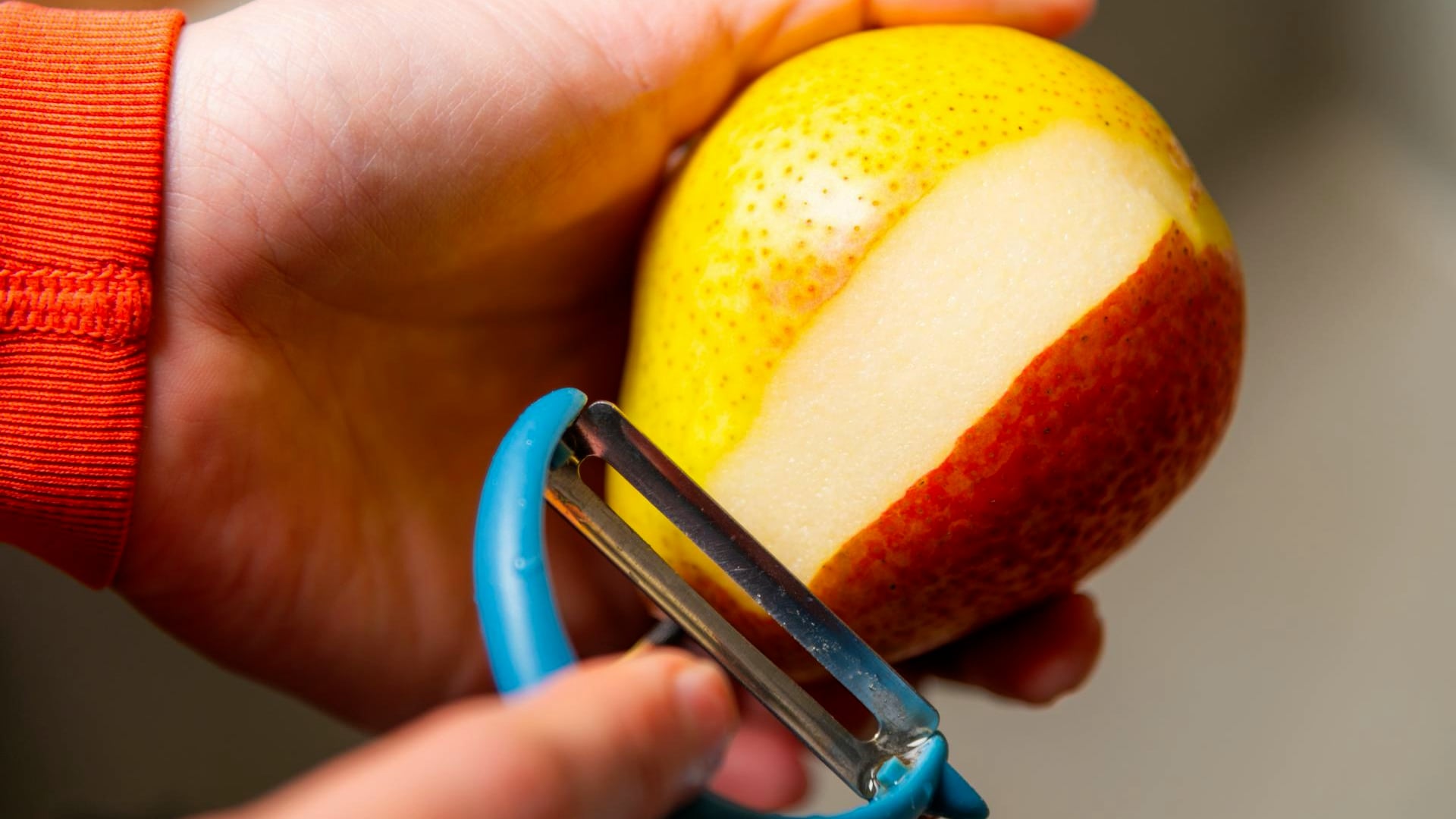 Think again before peeling these fruits & vegetables