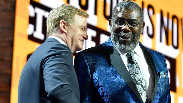 Is 'Mean' Joe Greene still alive? Fact-checking fake social media posts ...