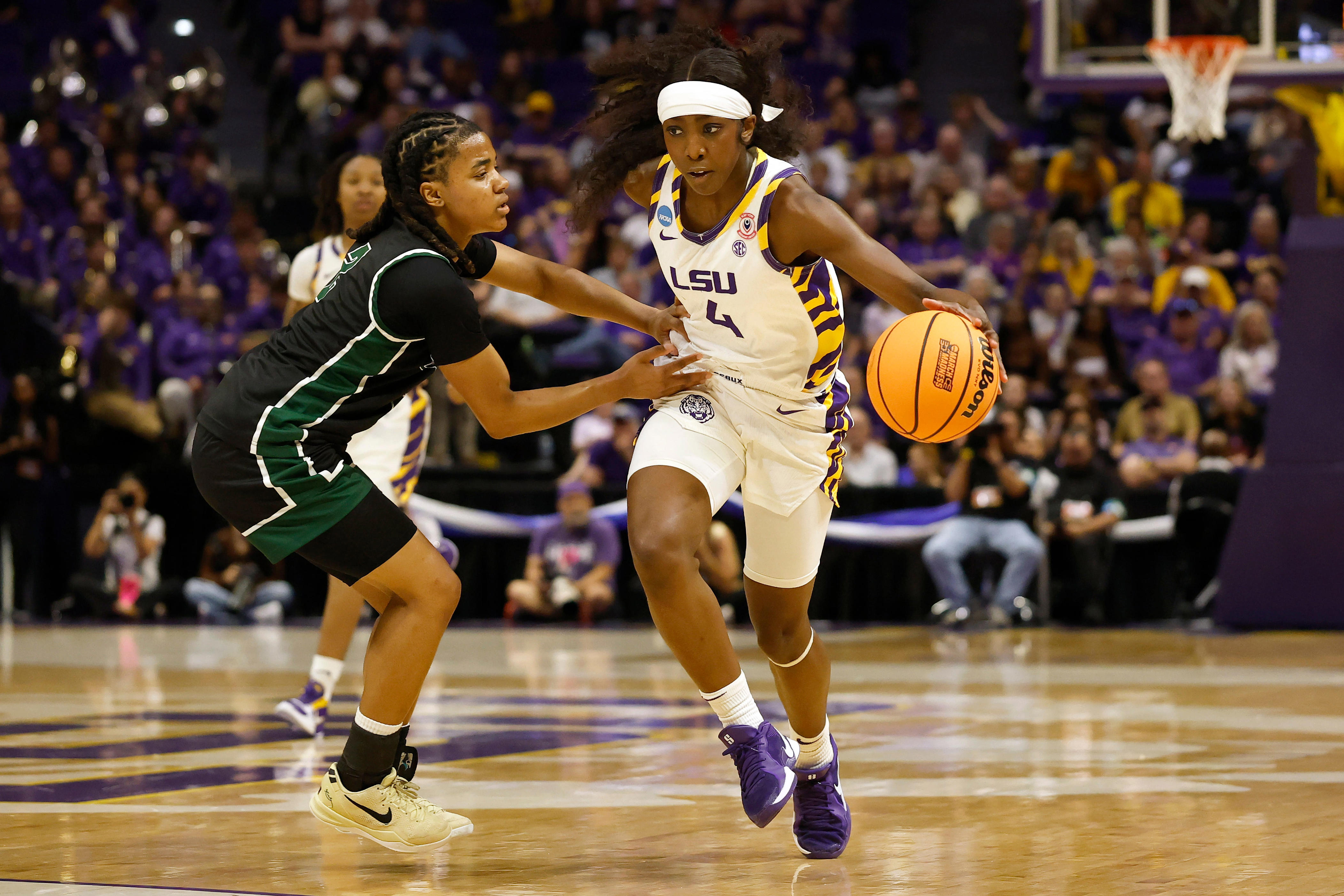 LSU sets school NCAA Tournament record with 64 points in first half