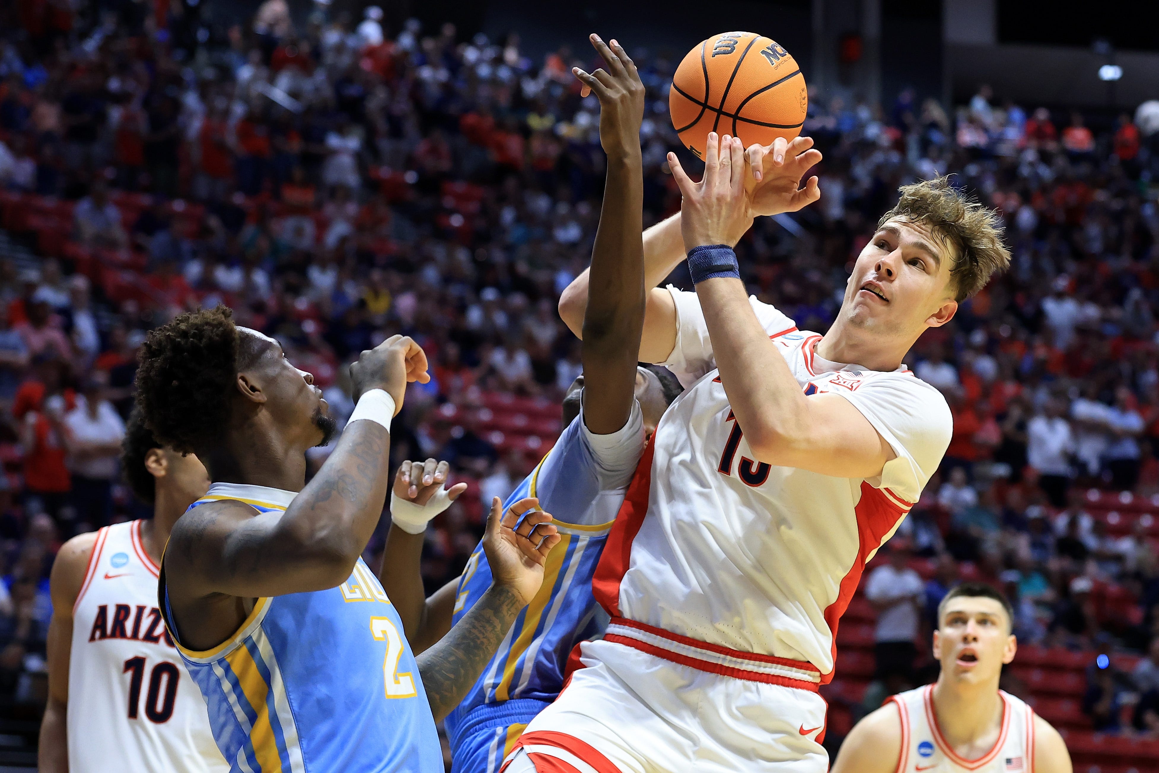Arizona basketball routs Long Island in March Madness first-round game