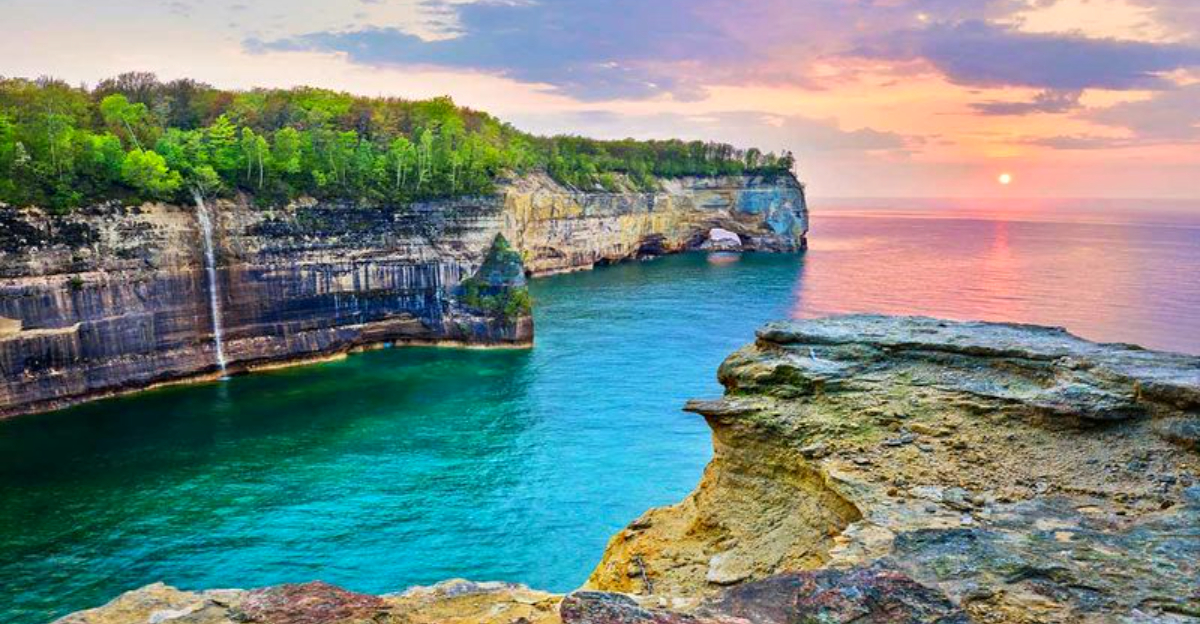 15 stunning US lakes perfect for a spring getaway