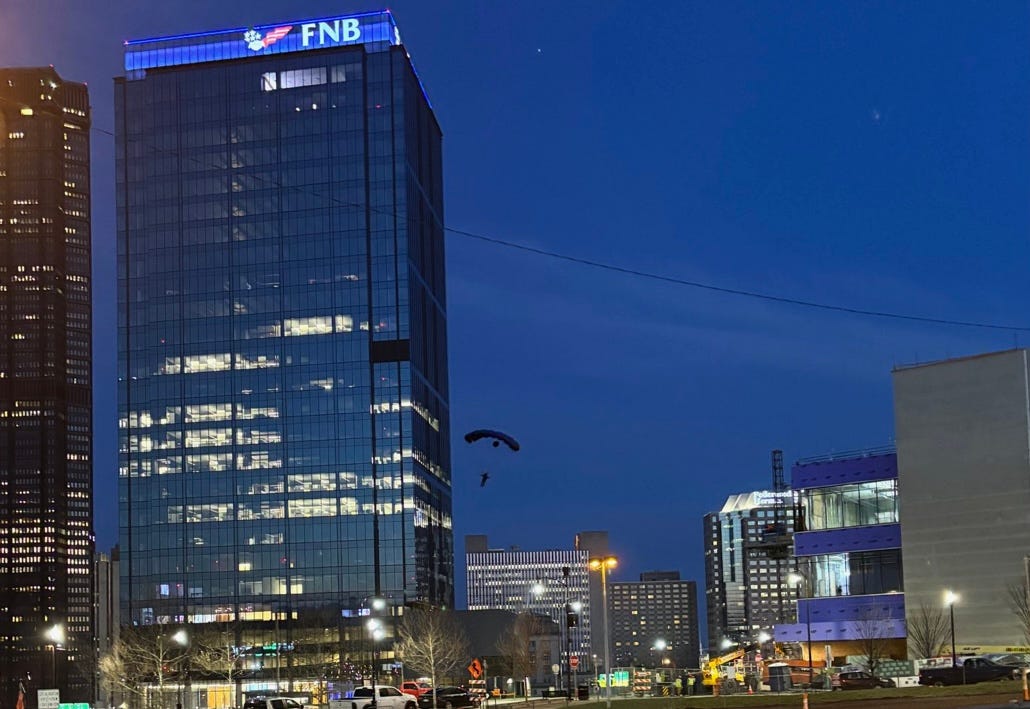 Parachuter jumps off FNB building in Pittsburgh