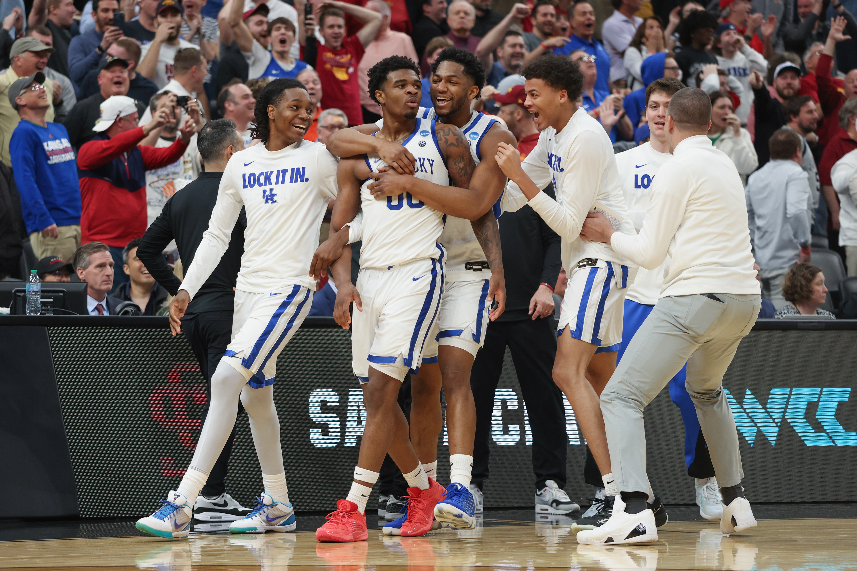 Kentucky's Otega Oweh banks in buzzer-beater to force OT as Wildcats ...