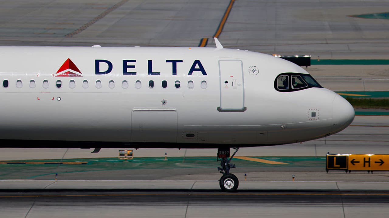 LAX-to-Dallas Delta flight declares emergency after mid-air cabin power ...