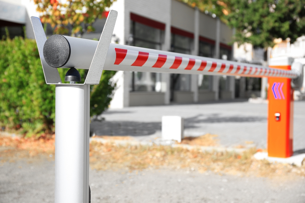 Boom gate safety habits for high-volume sites