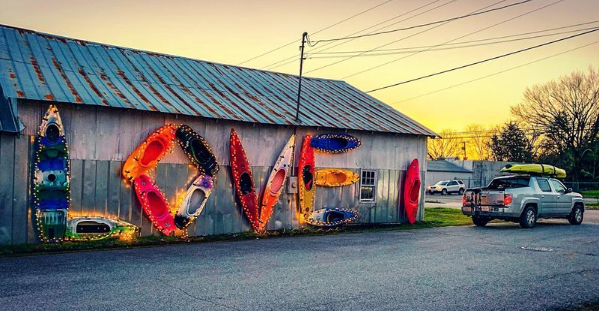 The ultimate hunt for these 10 iconic love signs across Virginia