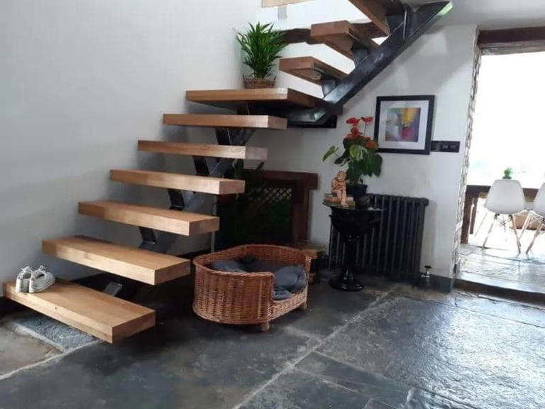 9 inspirasi desain tangga bagi rumah yang sempit dan sederhana