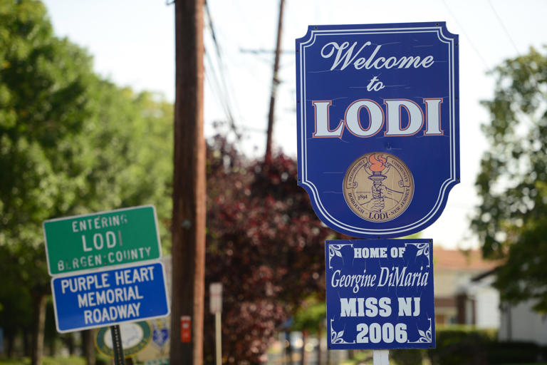 NJ man charged with selling fake sports merchandise out of Lodi garage