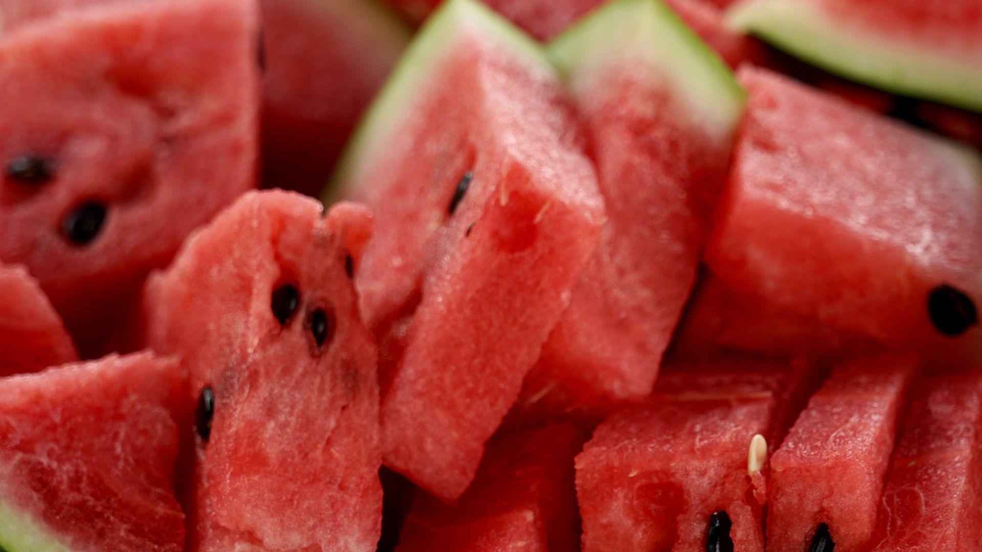 20 hydrating foods for seniors who struggle to drink enough water