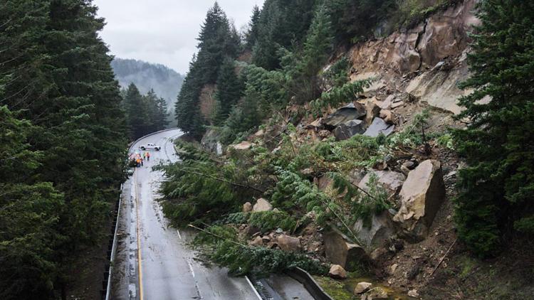 All lanes of I-5 north near Bellingham remain blocked after landslide