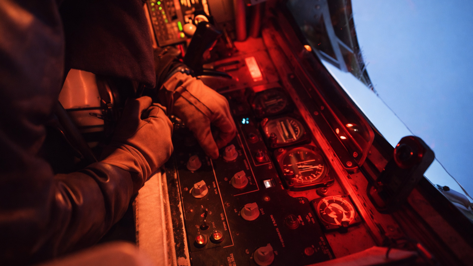 Dentro una missione di rifornimento in volo della US Air Force