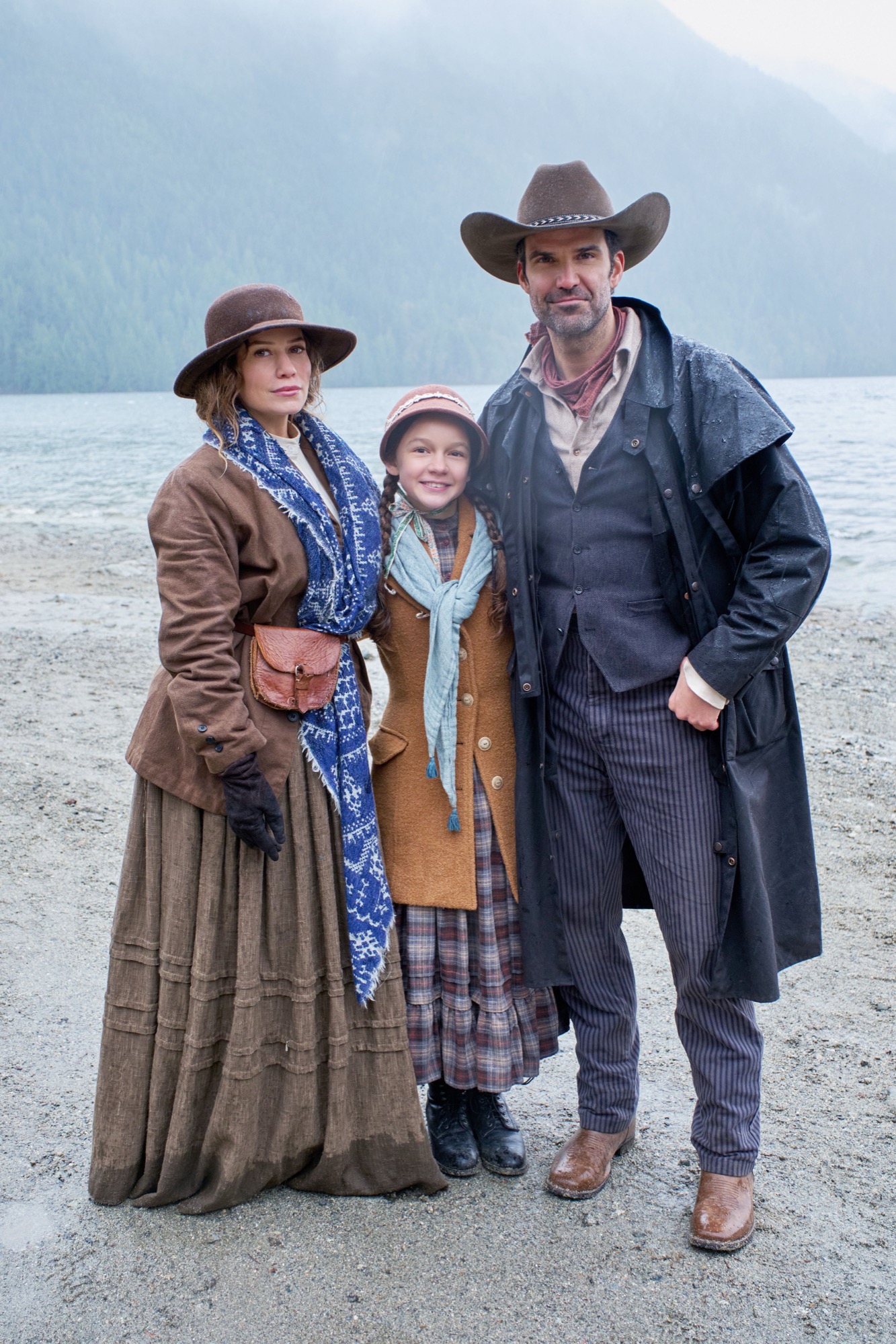 Hope Valley's Benjamin Ayres teases 'slow burn' romance with Bethany ...