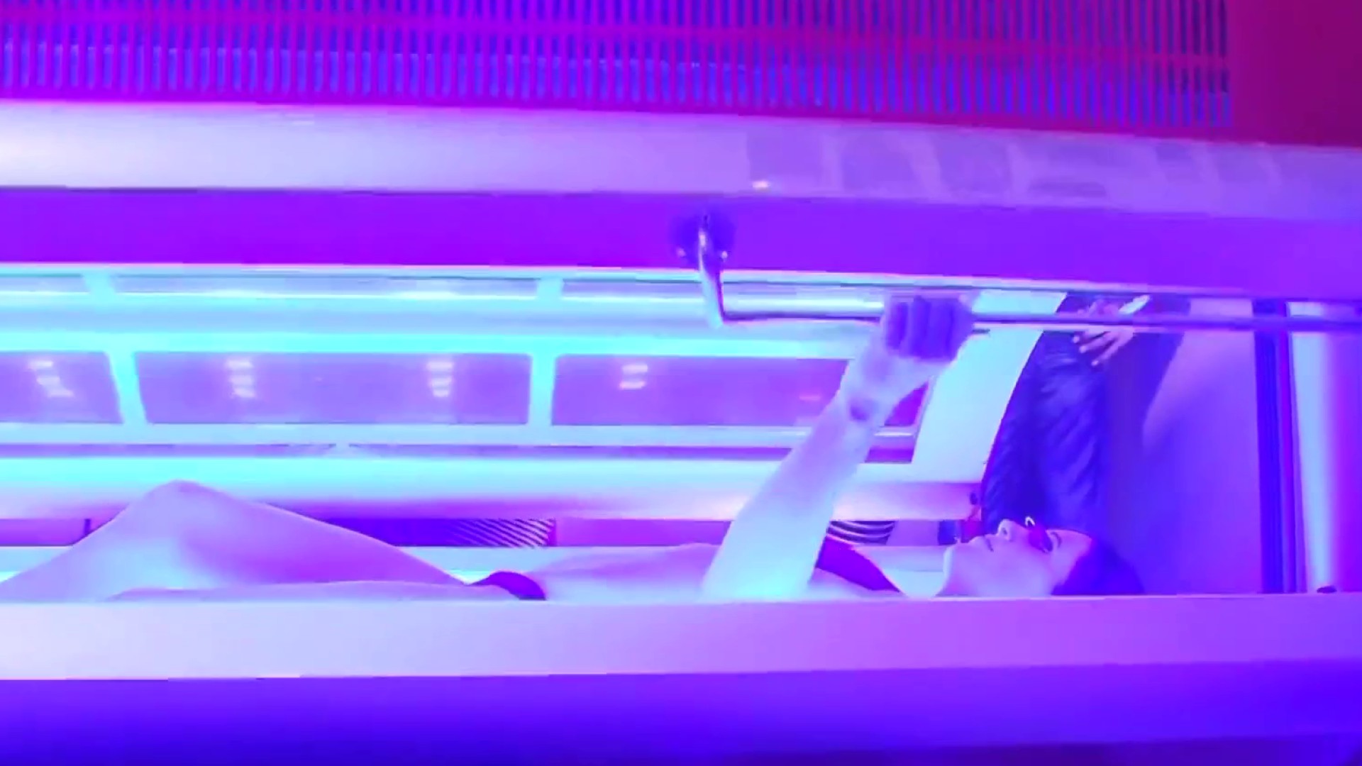 FDA pulls proposed rule banning minors from tanning beds