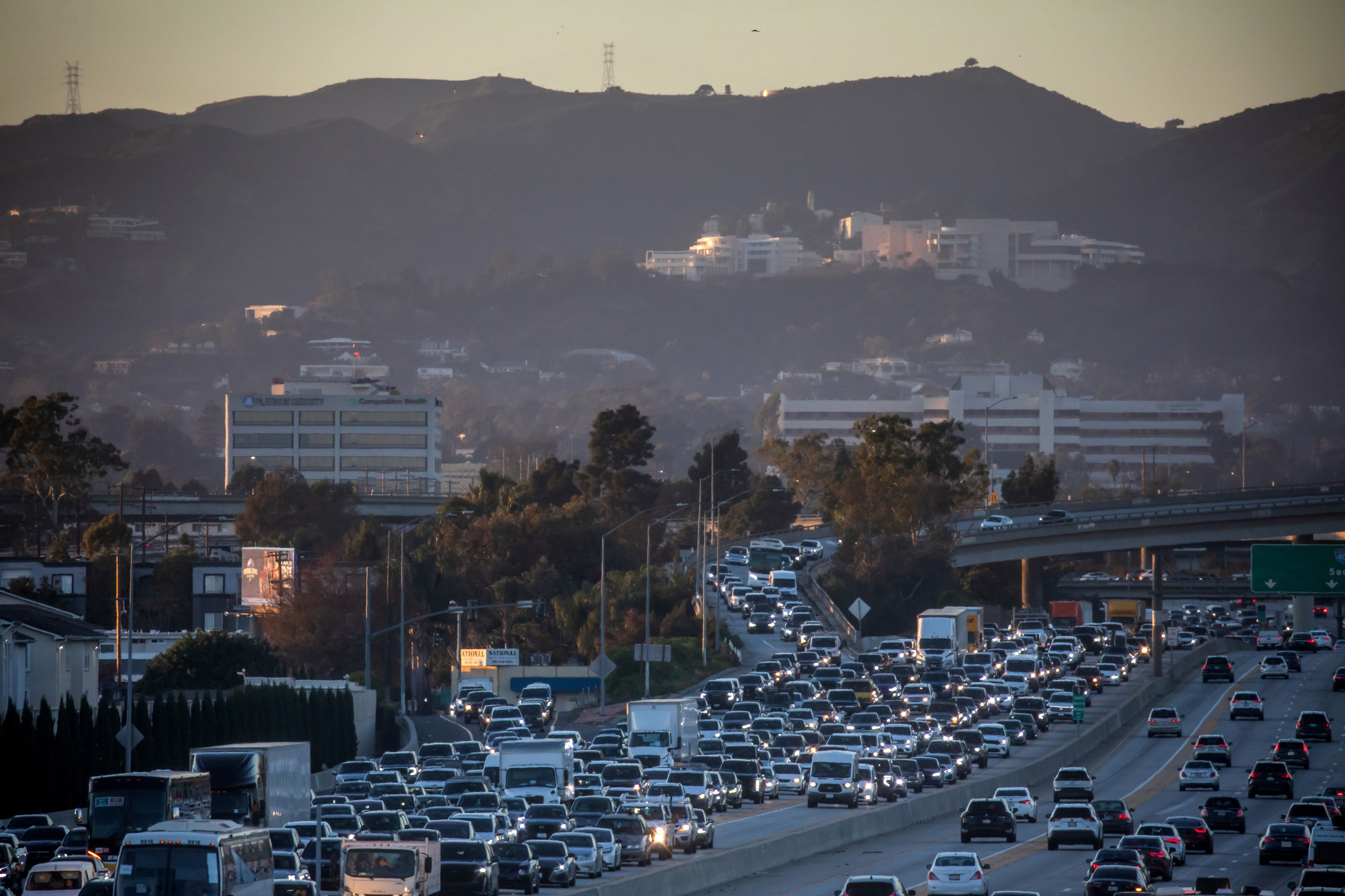 Traffic nightmare on LA’s 405 freeway as weekend closures planned