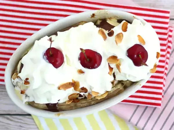 Banana split, the famous ice cream dessert