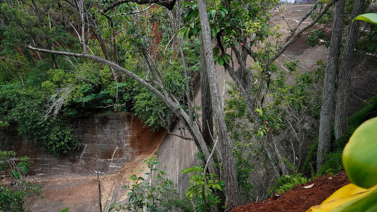 Evacuations ordered as flooding threatens communities near Honolulu due ...