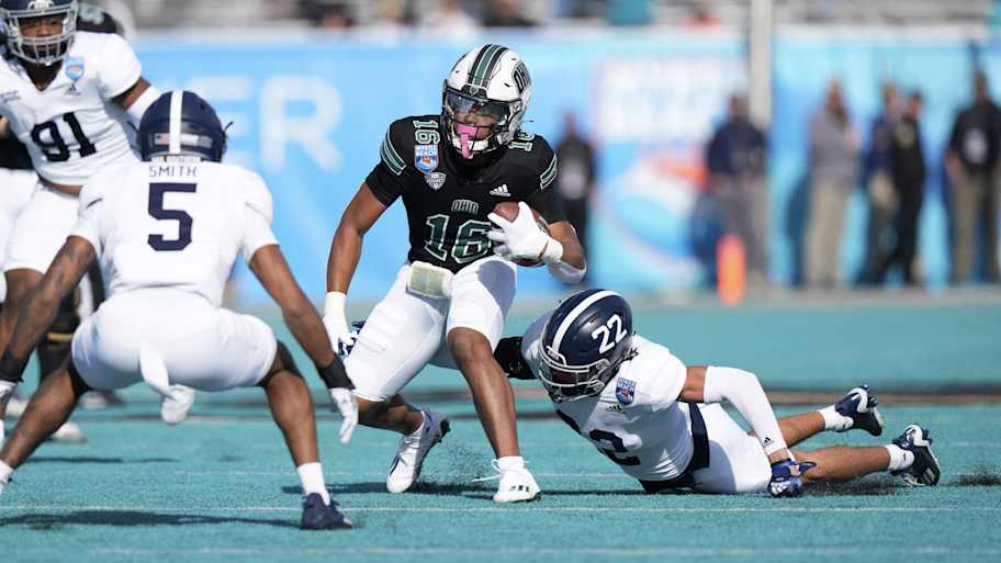 Assistant coach Ike Hilliard talks about Cal's three transfer WRs