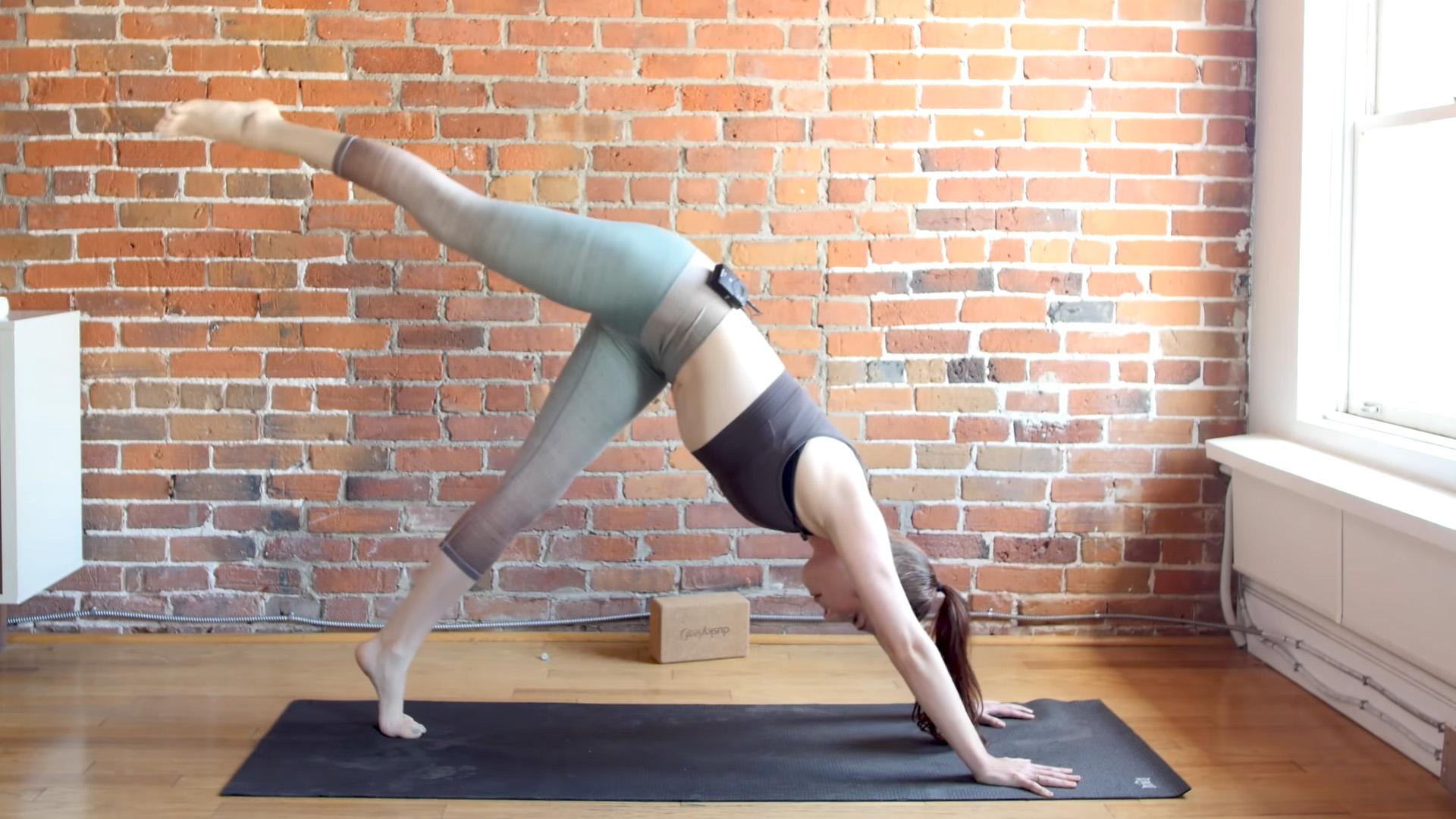 Quick morning yoga for beginners strength and stretch